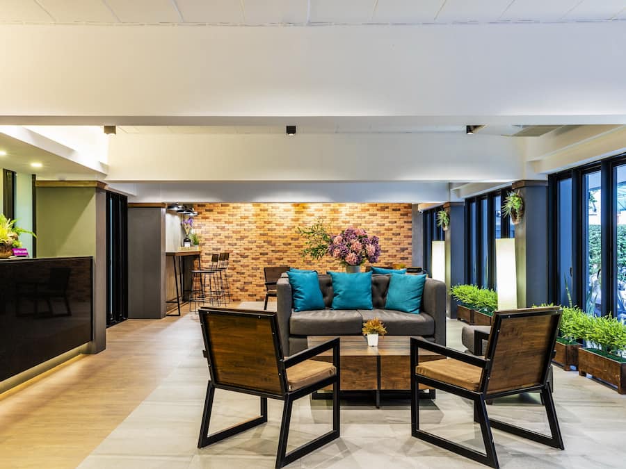 Área de estar no saguão