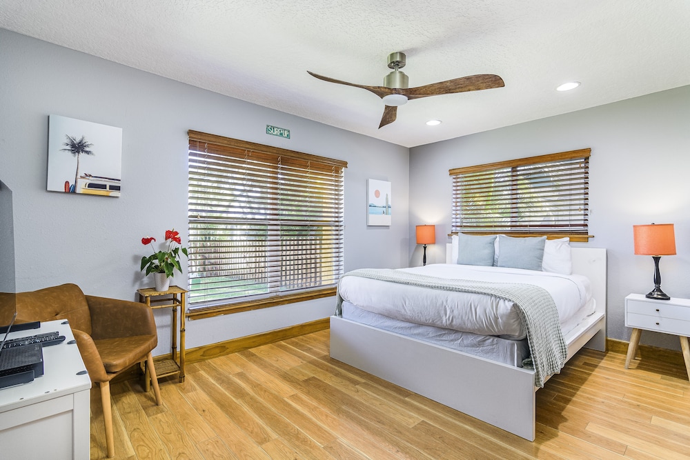 Family-friendly/heated Pool/hot Tub/walk To Beach 0.3 Mil/private Yard - Cocoa Beach, FL