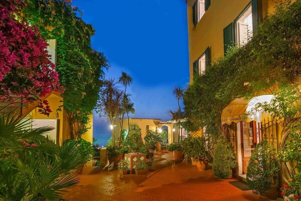 Hotel Pensione Monti - Lacco Ameno