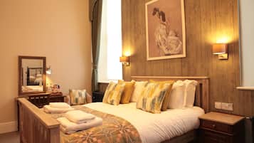 Quarto casal | Individualmente decorados, individualmente mobiliados, escrivaninha