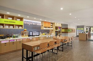 Café da manhã com buffet grátis todos os dias