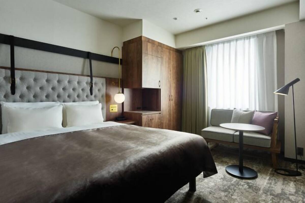 Cofres nos quartos, Wi-Fi de cortesia, roupa de cama