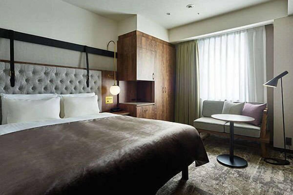 Cofres nos quartos, Wi-Fi de cortesia, roupa de cama