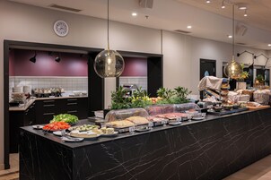 Pequeno-almoço tipo buffet diário incluído