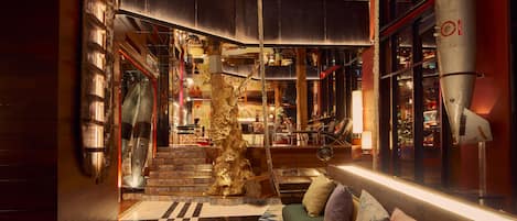 Área de estar no saguão