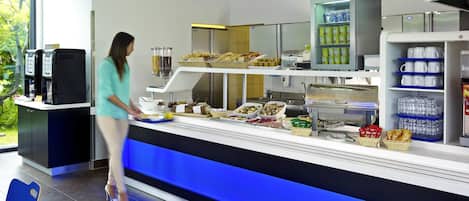 Café da manhã com buffet todos os dias (PLN 42 por pessoa)