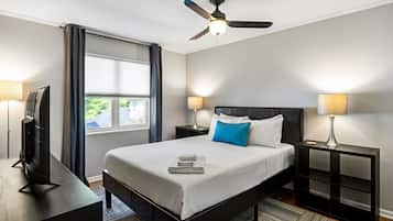 1 quarto, roupa de alta qualidade, secretária