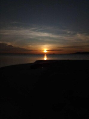 Na praia, praia de areia branca 