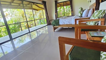 Quarto com design assinado | Cofres nos quartos, cortinas blackout, Wi-Fi de cortesia, roupa de cama