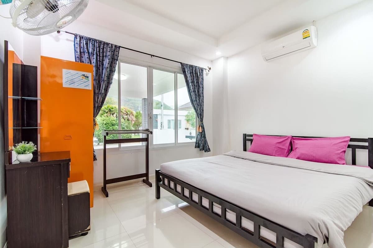 Villa Júnior | 3 quartos, secretária, cortinas/cortinados opacos, camas desdobráveis