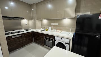 Estúdio Cidade, 1 cama king-size, Vista para a cidade | Cozinha privada | Um frigorífico/congelador grande, um micro-ondas, um forno