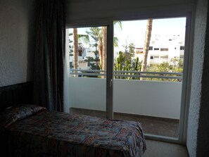 Quarto Quádruplo | Berços/camas para crianças, Wi-fi grátis, roupa de cama fornecida 