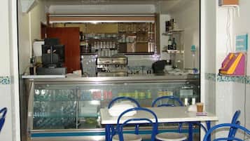 Pequeno-almoço takeaway diário (7.50 EUR por pessoa)