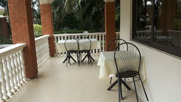 Pequenos-almoços, almoços e jantares servidos