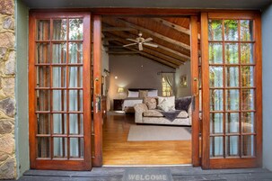 Casa de Campo Executiva | Secretária, roupa de cama fornecida 
