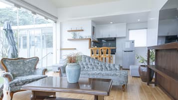 Quarto (Roofdeck for 4 Pax) | Sala de estar | TV de ecrã plano