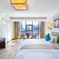 Quarto Twin Executivo | Roupa de alta qualidade, edredões de penas, minibar 