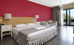 Quarto Duplo Superior | Cofre no quarto, secretária 