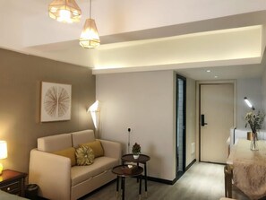 Quarto Duplo Standard | Sala de estar | TV de ecrã plano