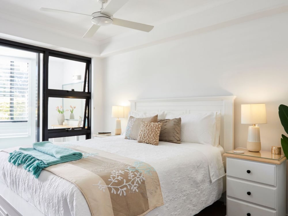 Huge Private Secure Courtyard Waterfront View Sleeps 4 Adults & 1 Child <Br> - Marcoola