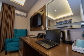 Quarto superior, 1 cama King | Frigobar, cofres nos quartos, escrivaninha, quartos à prova de som
