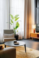 Apartamento, 1 quarto | Área de estar | TV de tela plana, dock para MP3