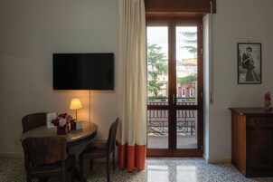 Quarto Panorâmico, casa de banho anexa | Roupa de alta qualidade, secretária, Wi-fi grátis 