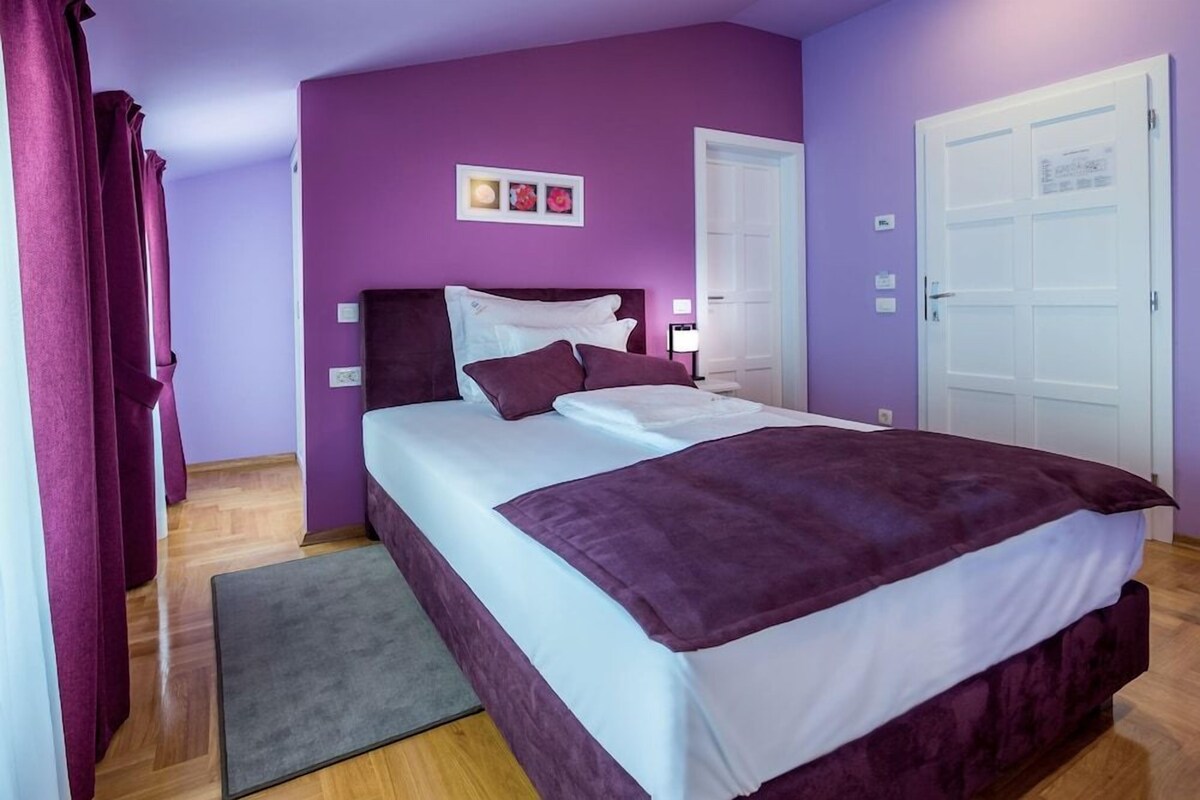 Single Room (302)