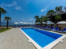 Piscina exterior sazonal 