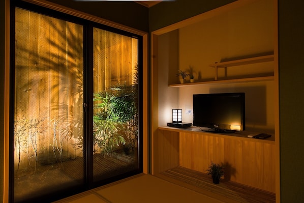 Casa (Private Vacation Home) | Televisão