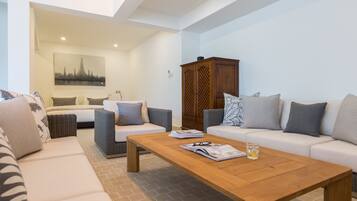 Estúdio Comfort | Sala | Smart TV, Netflix, serviços de streaming