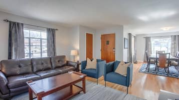 Casa (4 Bedrooms) | Sala | Smart TV, consola de videojogos, matraquilhos, ténis de mesa