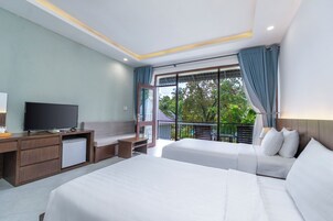 Quarto Duplo ou Twin Deluxe, 1 quarto, vista para a piscina | Roupa de alta qualidade, camas de colchão Select Comfort, minibar 
