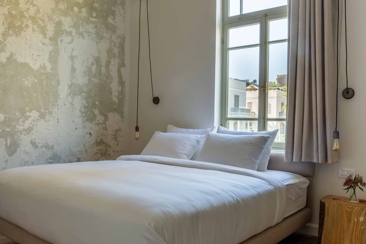 Quarto Duplo Superior, 1 cama king-size | Cofre no quarto, ferro/tábua de engomar, Wi-fi grátis 