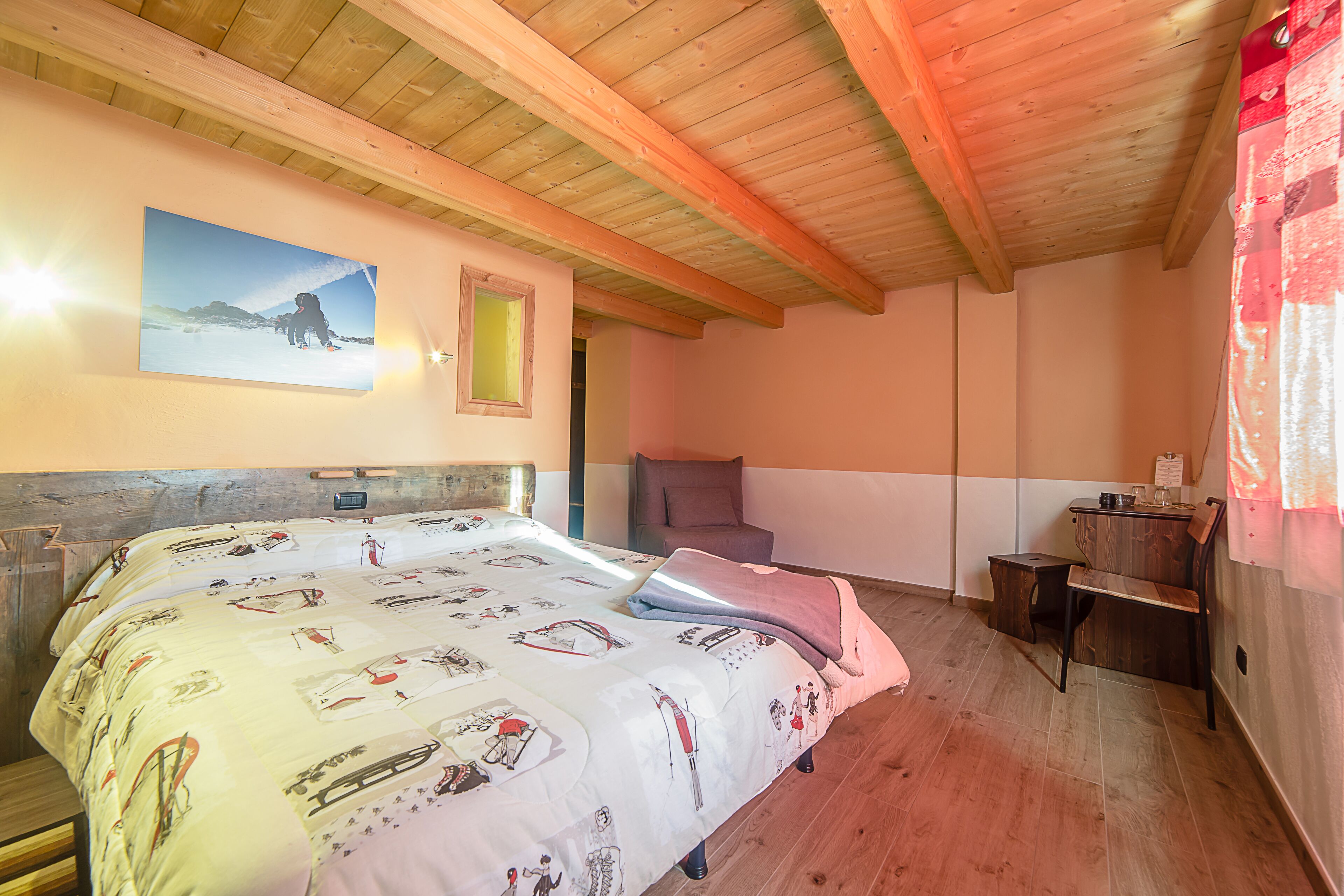 Quarto Duplo, casa de banho privativa | Roupa de alta qualidade, com decoração personalizada 