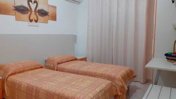 Suite, varanda | Secretária, quartos insonorizados, Wi-fi grátis