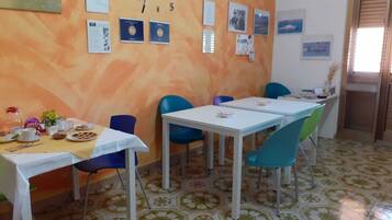 Pequeno-almoço tipo buffet diário incluído