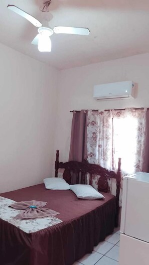 Quarto Clássico com Cama de Casal | Wi-fi grátis, roupa de cama fornecida 