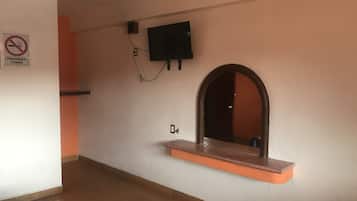 Quarto Básico | Televisão