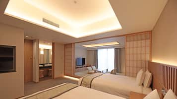 Quarto (Japanese Western Style) | Cofres nos quartos, espaço de trabalho para notebook