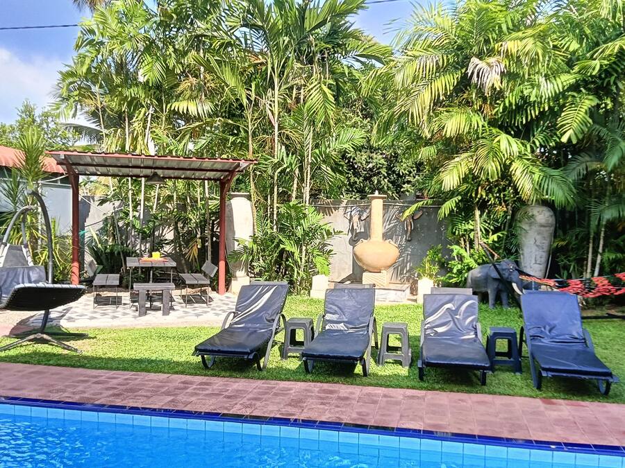 Piscina exterior, da(s) 6:00 à(s) 21:30, guarda-sóis, espreguiçadeiras