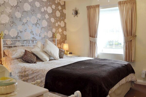 Cottage - Sleeps 3, Parking & Fishing - Suffolk