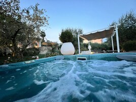 Terraço com espreguiçadeiras