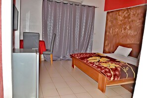 Quarto Standard | Secretária, ferro/tábua de engomar, Wi-fi grátis