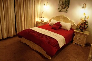 Quartos à prova de som, Wi-Fi de cortesia, roupa de cama