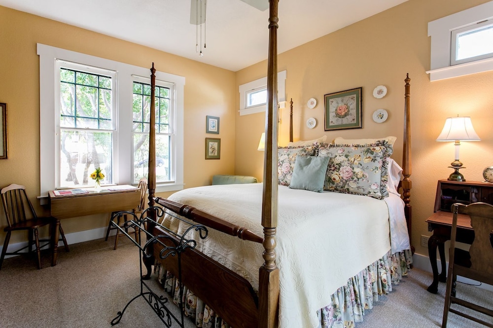 Millennium Rose | Pleasant Garden | Splendid Suite - Fredericksburg, TX