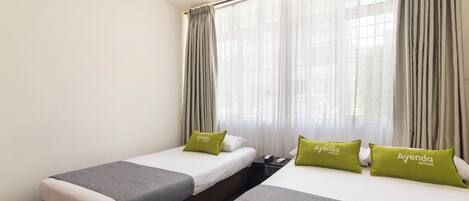 Roupa hipoalergénica, secretária, Wi-fi grátis, roupa de cama fornecida