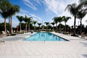 Apartamento, várias camas (1517 Reunion) | Piscina | Piscina exterior, uma piscina aquecida 