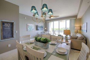Casa, 1 cama Queen (607 Little Harbor) | Cozinha privada | Geladeira, micro-ondas, lava-louças, cafeteira/chaleira