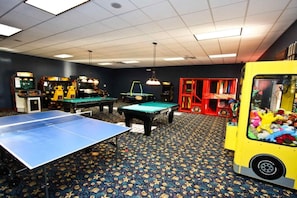 Apartamento, várias camas (8960 Paradise Palms) | Sala de jogos